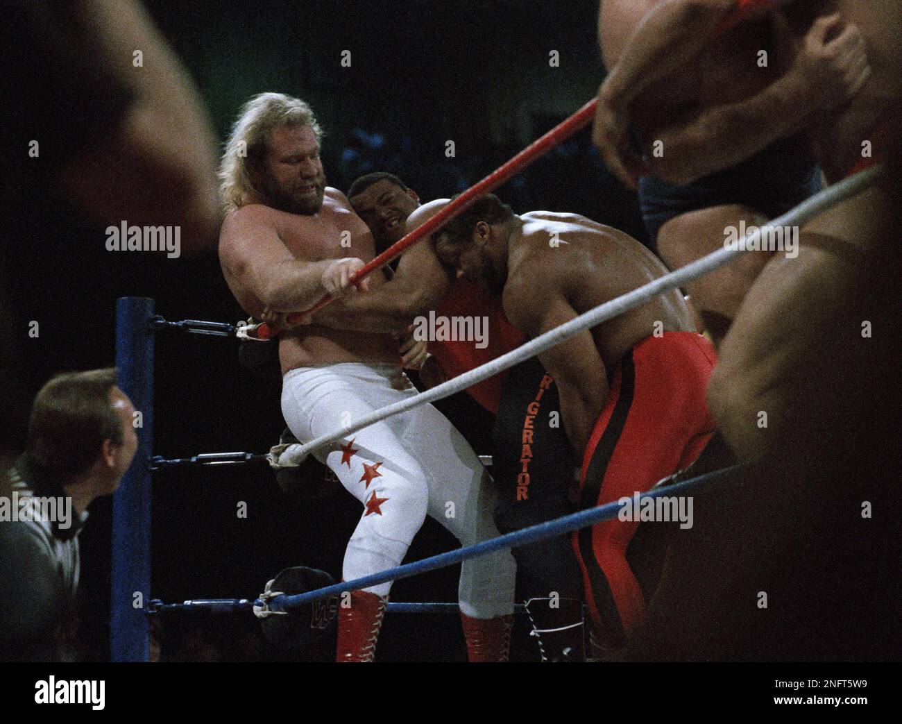 Chicago Bears' William "Refrigerator" Perry is sandwiched between Big ...