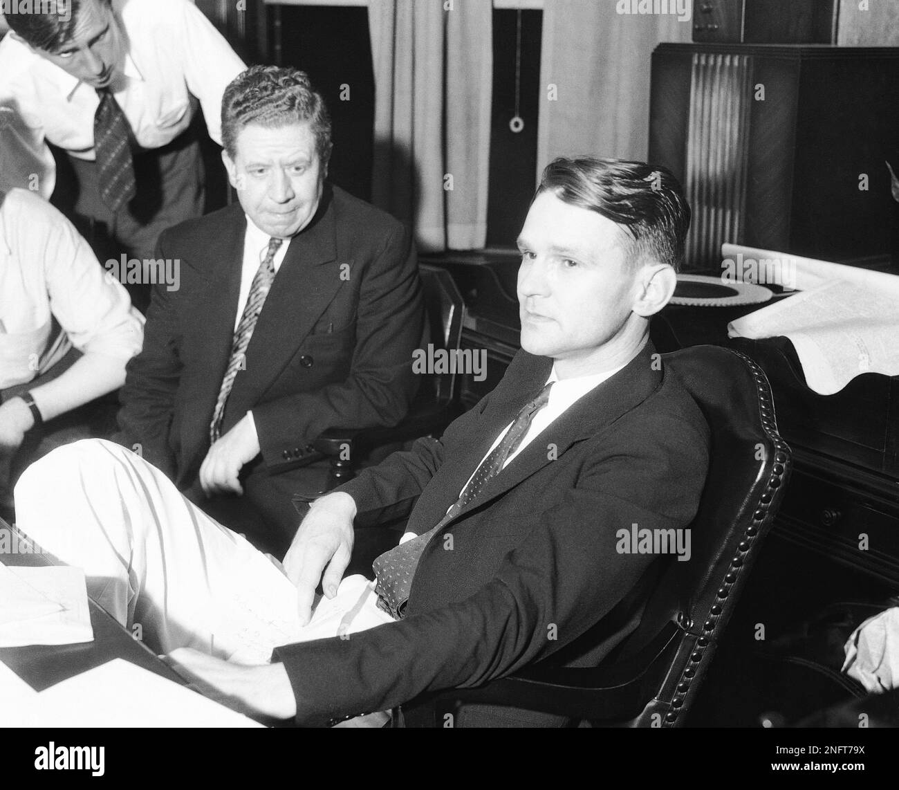 Melvin Purvis, chief of the Department of Justice Agents, talks to the ...