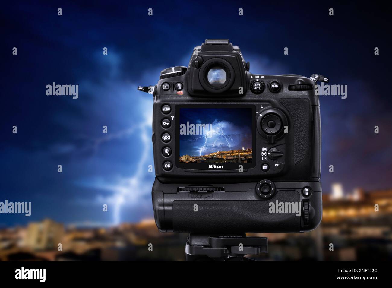 Shooting lightning hi-res stock photography and images - Alamy