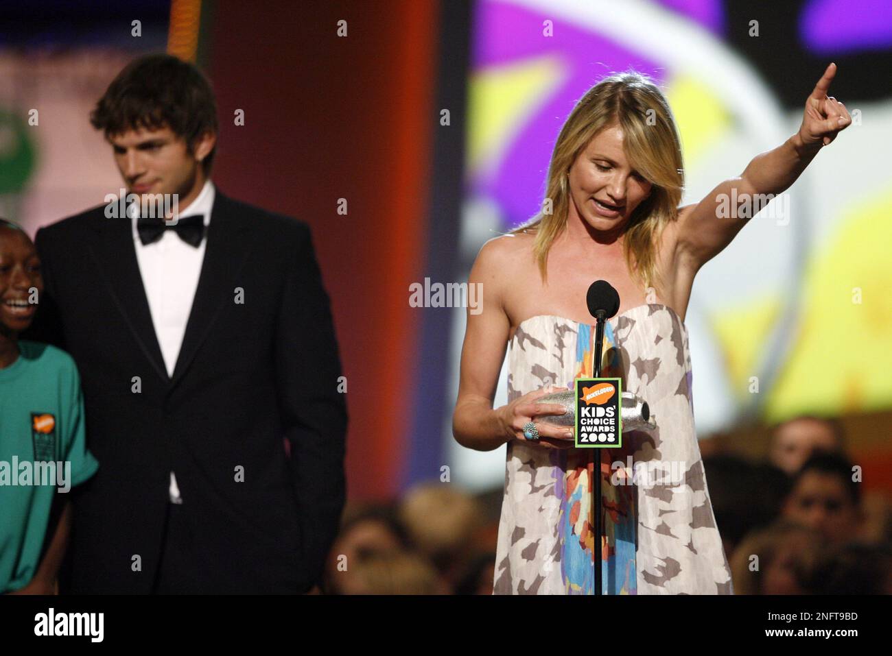Actress Cameron Diaz accepts the Wannabe Award during the 21st Annual ...
