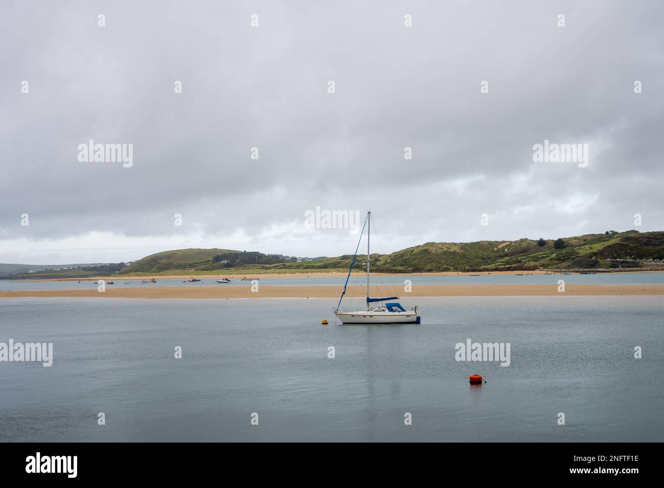 The Camel Estuary at Padstow, on the North Cornwall Coast Stock Photo ...