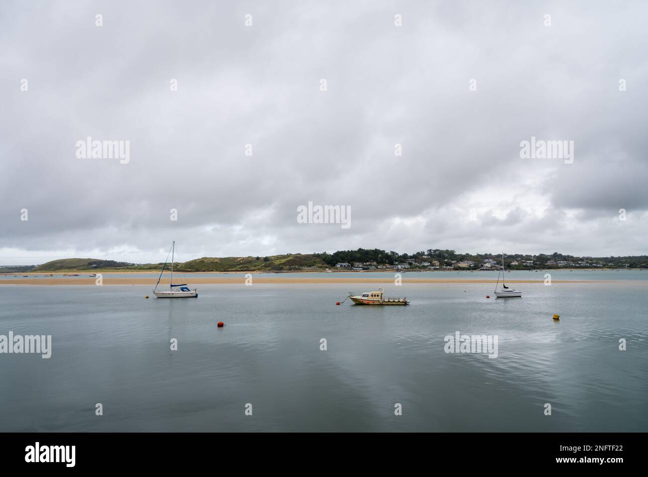 The Camel Estuary at Padstow, on the North Cornwall Coast Stock Photo ...