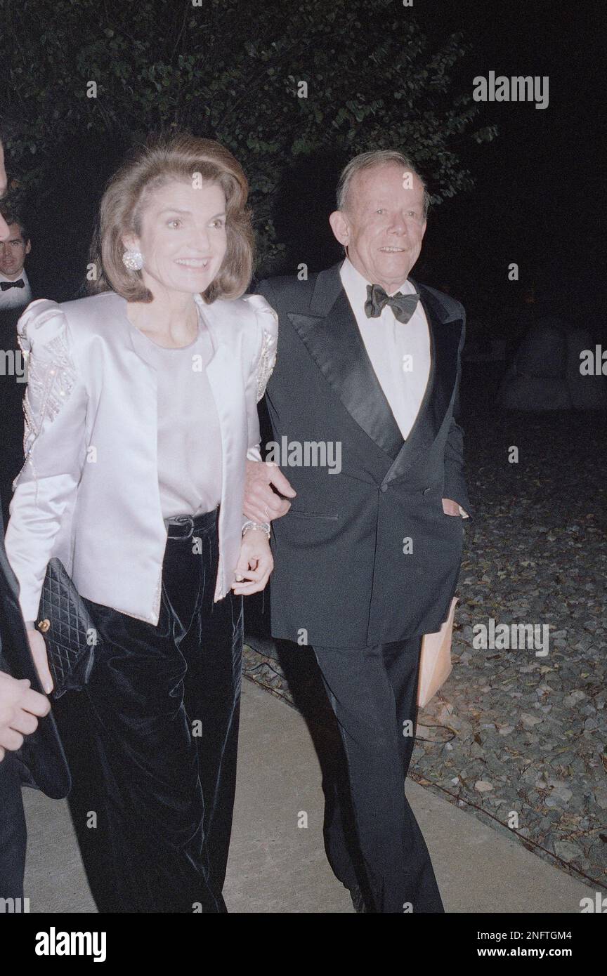 Jackie Onassis arrives with friend William Walton at the Garden Museum ...