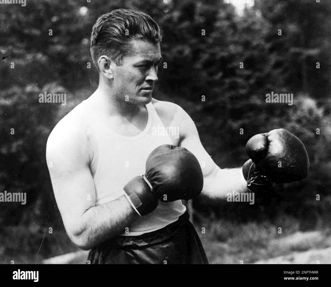 American Gene Tunney, the World Heavyweight Champion, poses for ...