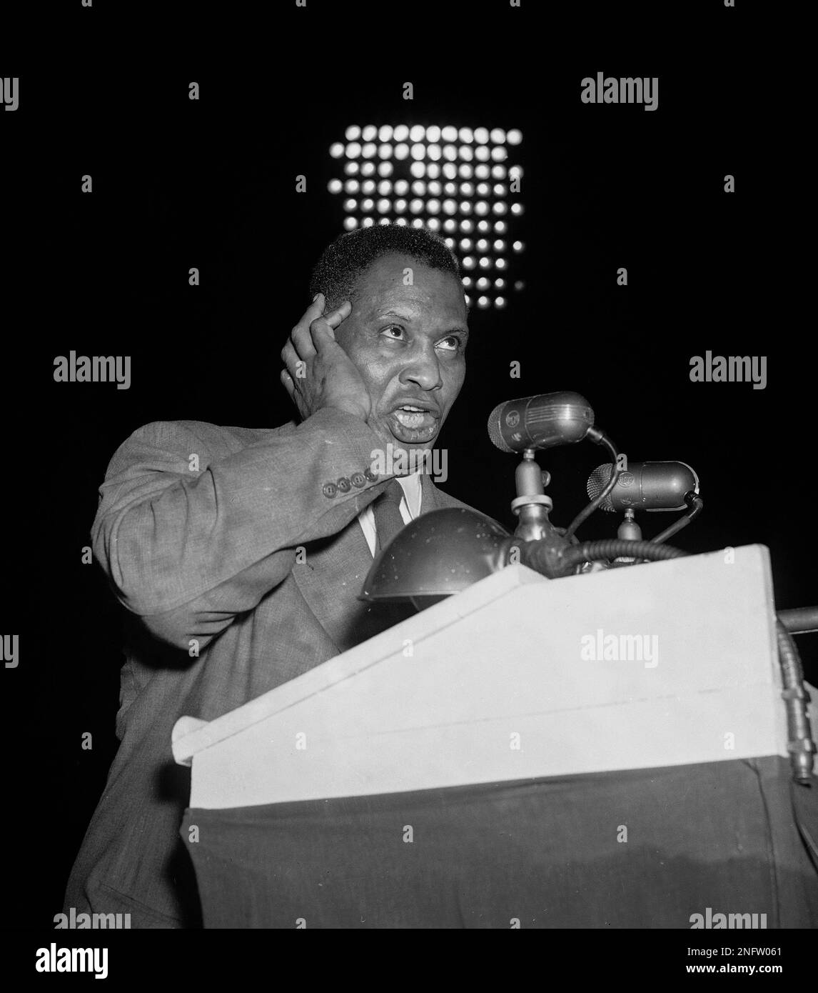 Singer Paul Robeson sings at the Progressive party rally at Shibe Park ...