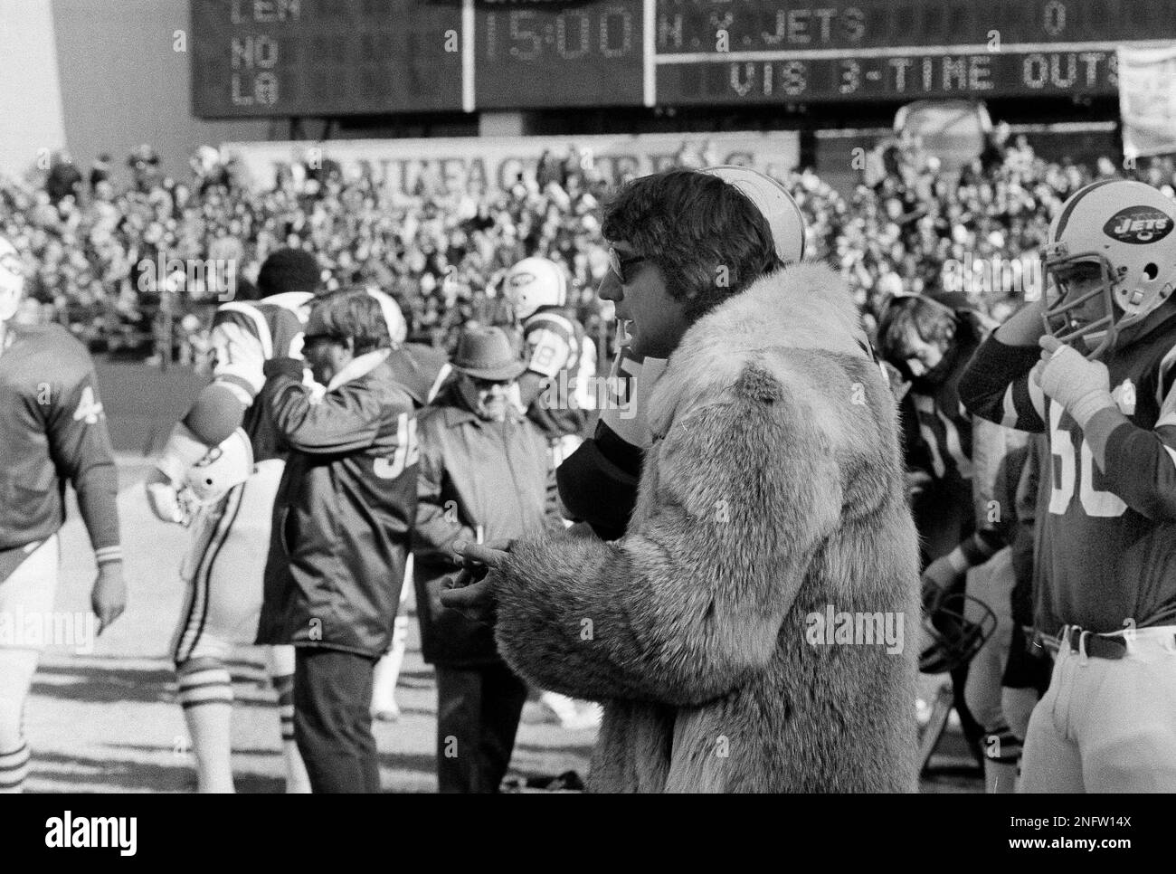 New York Jets quarterback Joe Namath wears fur coat instead of more ...