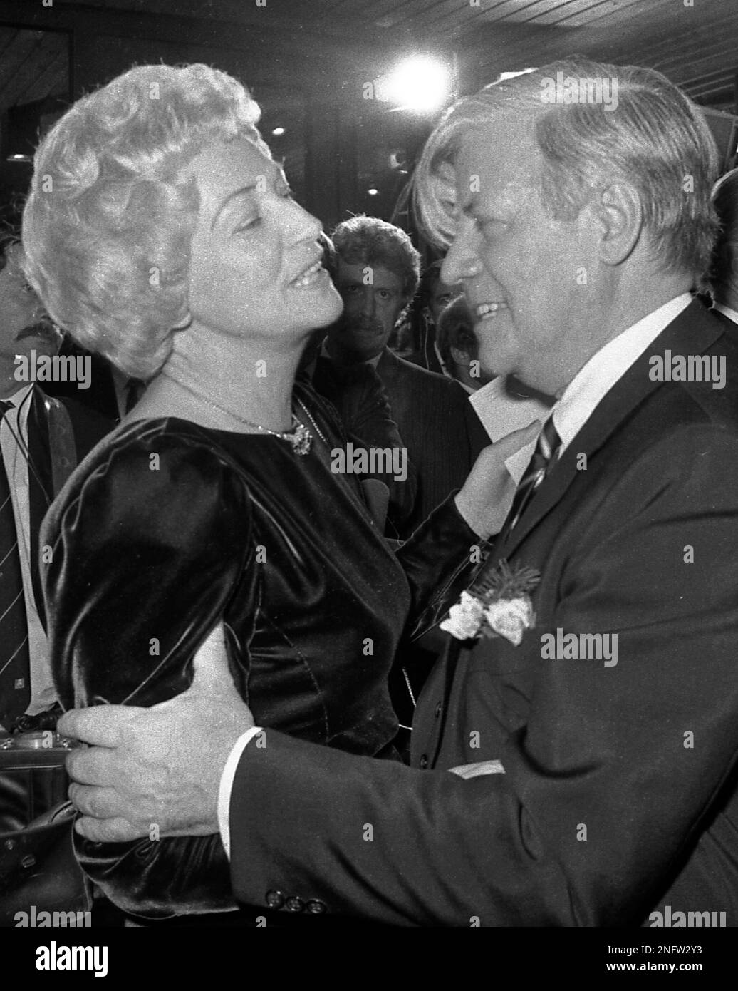 Annemarie Renger, Vice-president of the West German parliament, left ...