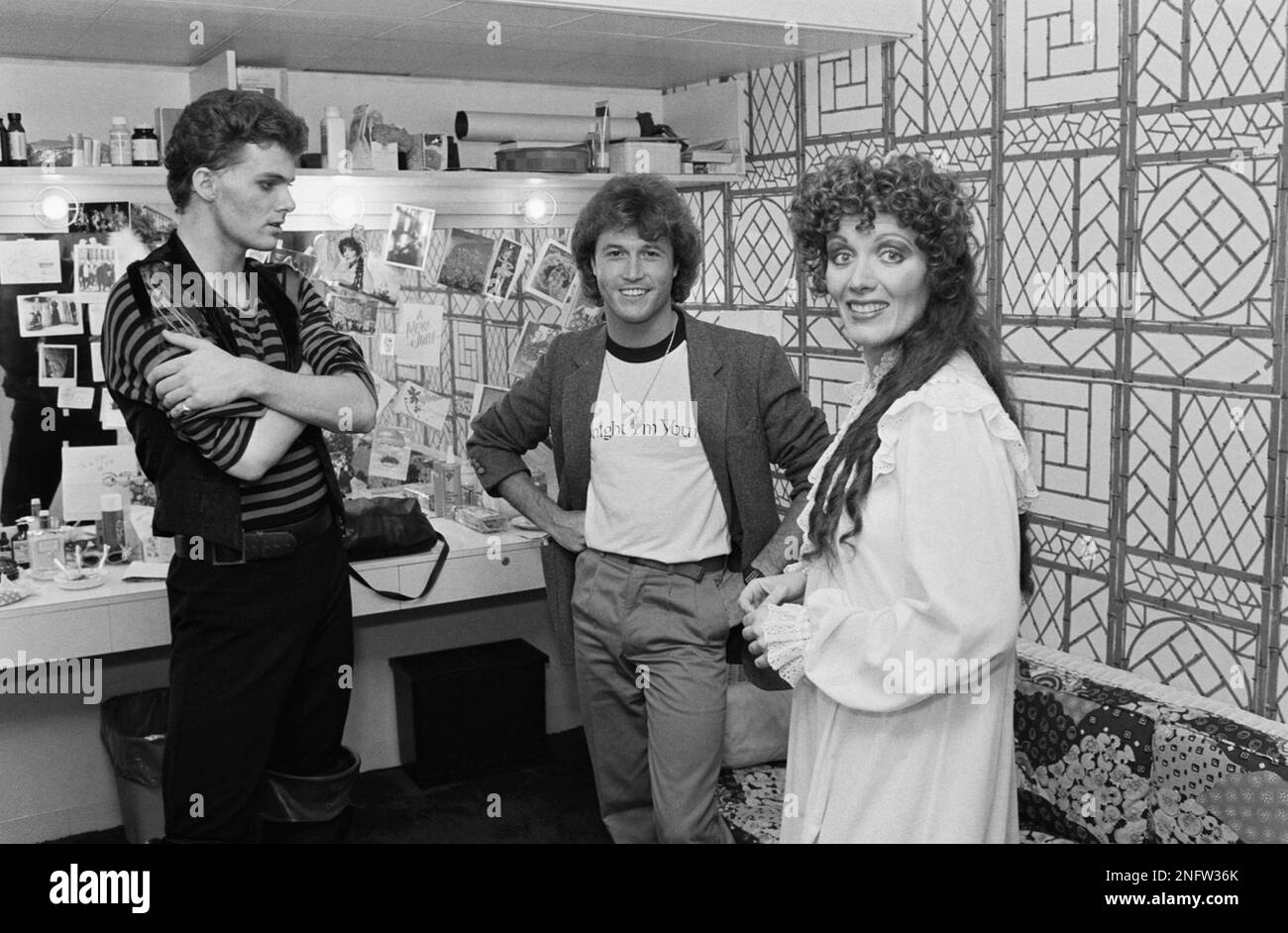 Andy Gibb, center, visits backstage on Friday, July 24, 1982 in New York, with Maureen McGovern ...