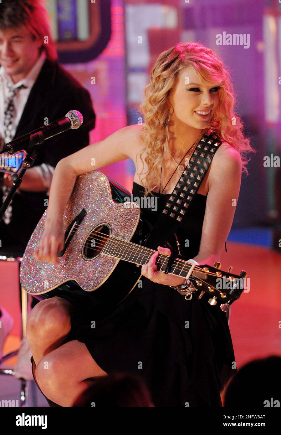 Singer Taylor Swift performs during an appearance on MTV's Total ...