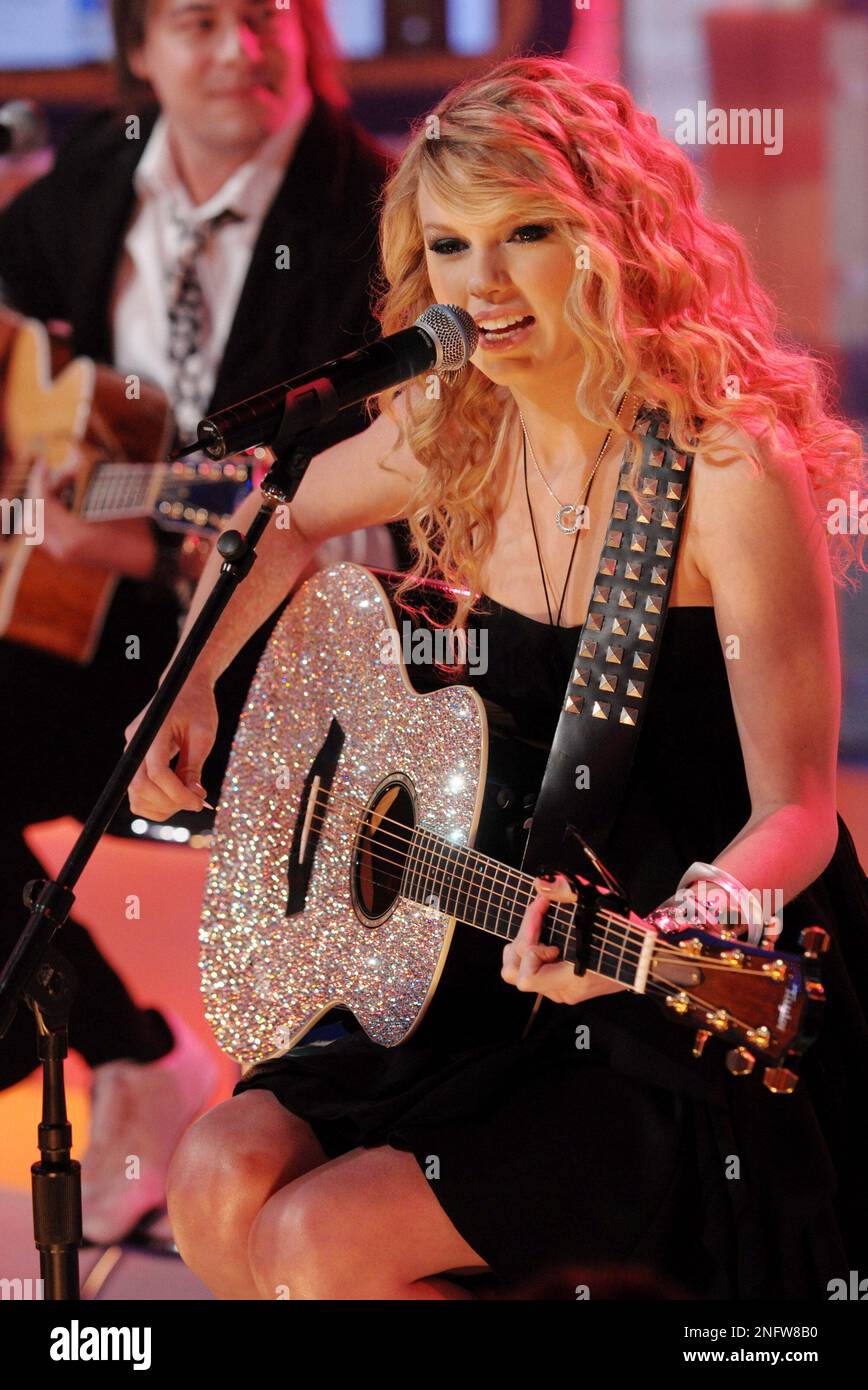 Singer Taylor Swift performs during an appearance on MTV's Total ...