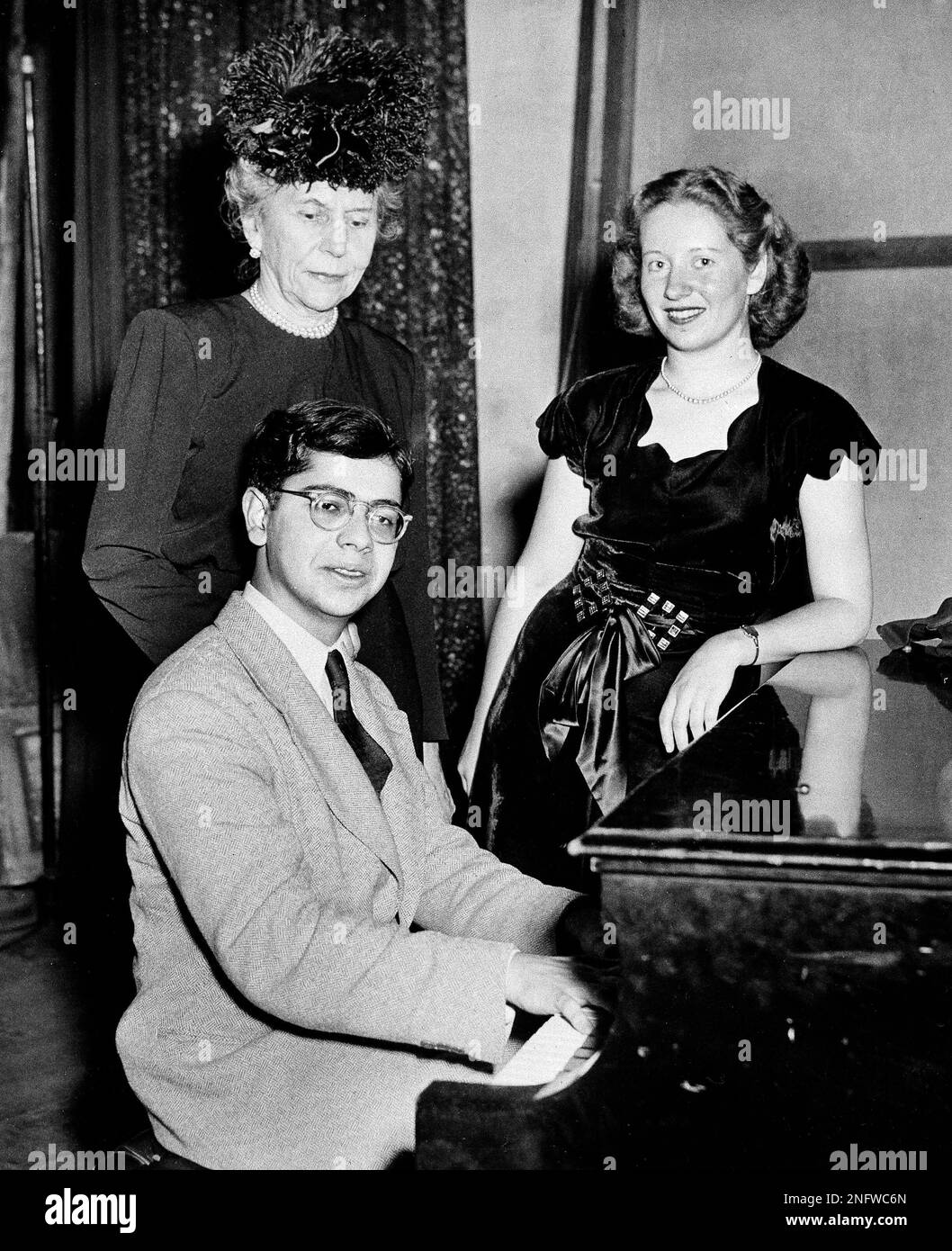 Gary Graffman, at piano, 18, winner of the first piano contest ...