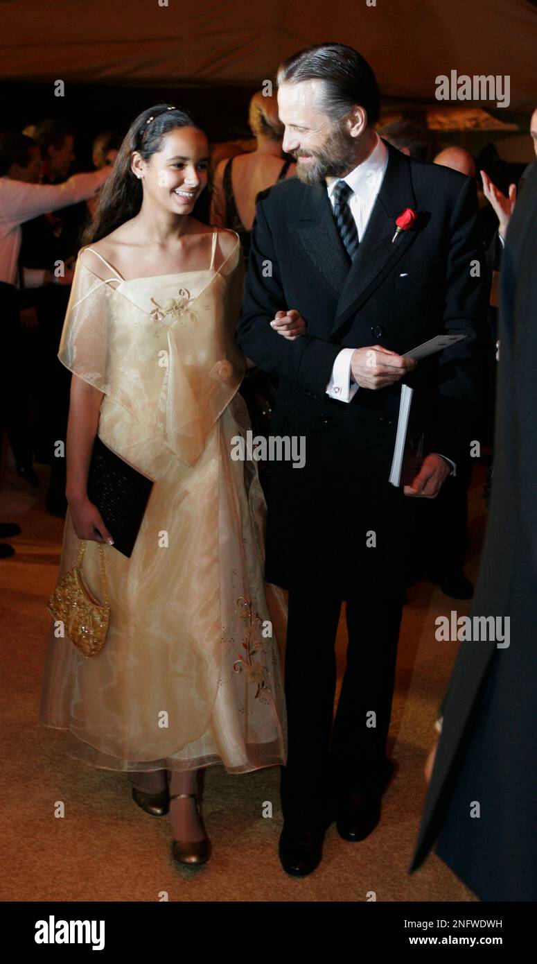 Actor Viggo Mortensen and his niece, Sydney, arrive for the governor's ...