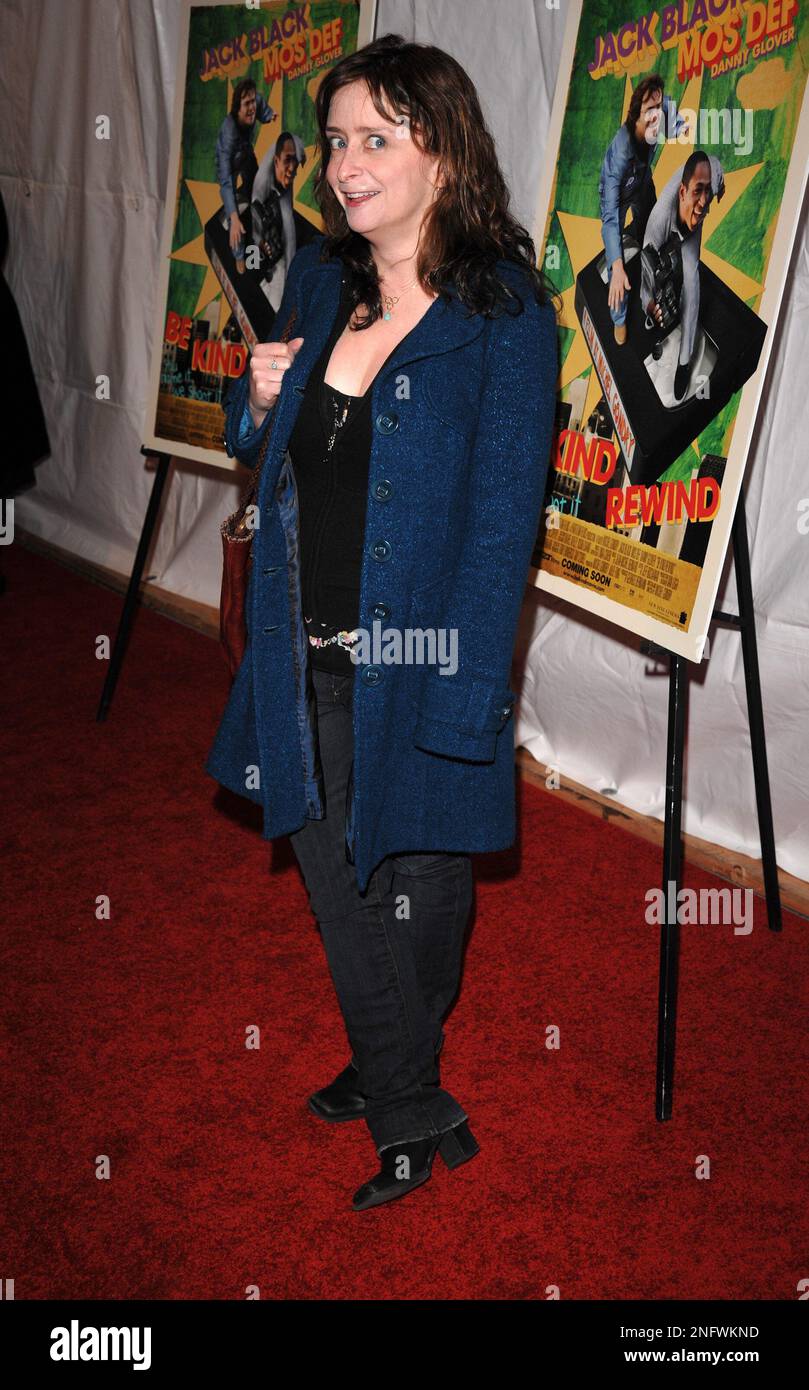 Comedian Rachel Dratch arrives at the premiere of "Be Kind Rewind" at ...