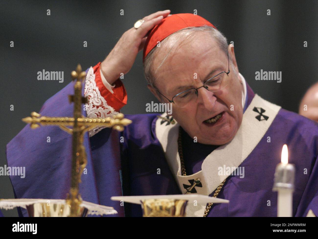 Kardinal Joachim Meisner zelebriert im Koelner Dom am Sonntag, 10 ...