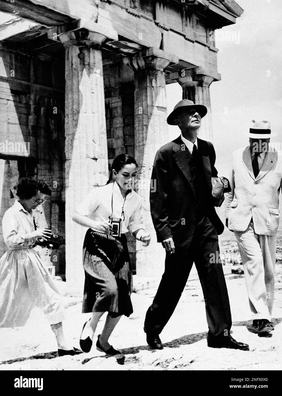 Professor Robert Oppenheimer and his wife, Kitty, and daughter Toni ...