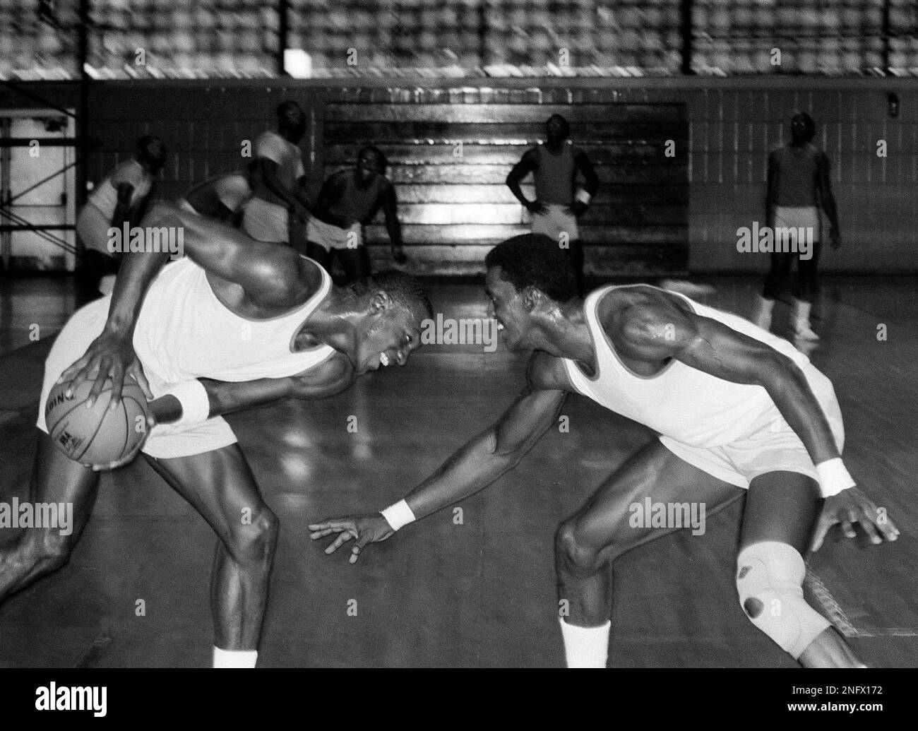 Chicago Bulls' Michael Jordan, left, plays one-on-one with teammate ...