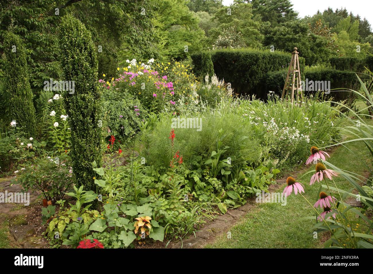 Willowwood Cottage Garden. Arrangements of flowering plants with grass ...
