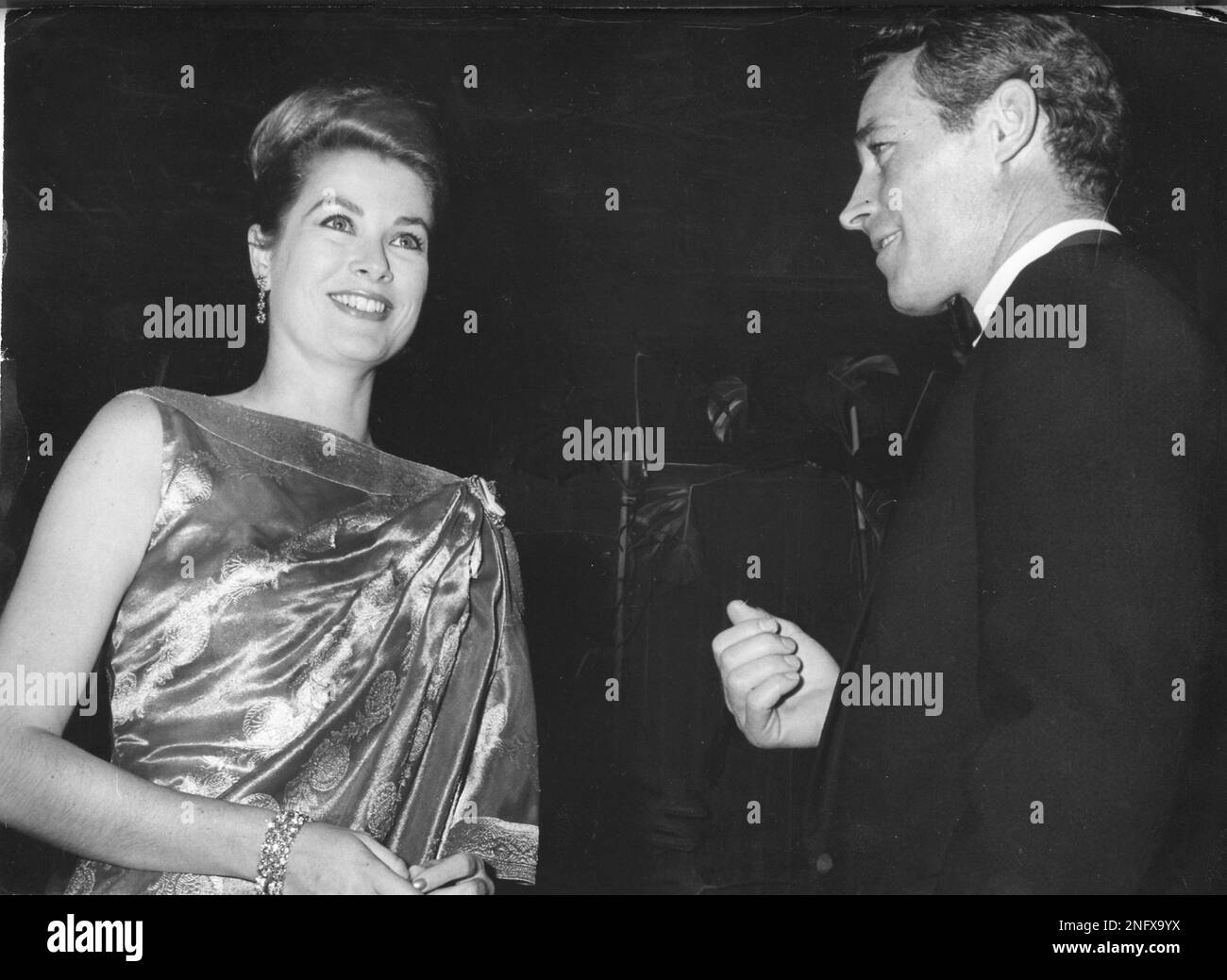 Princess Grace talks to US American actor Guy Madison, at the end of ...