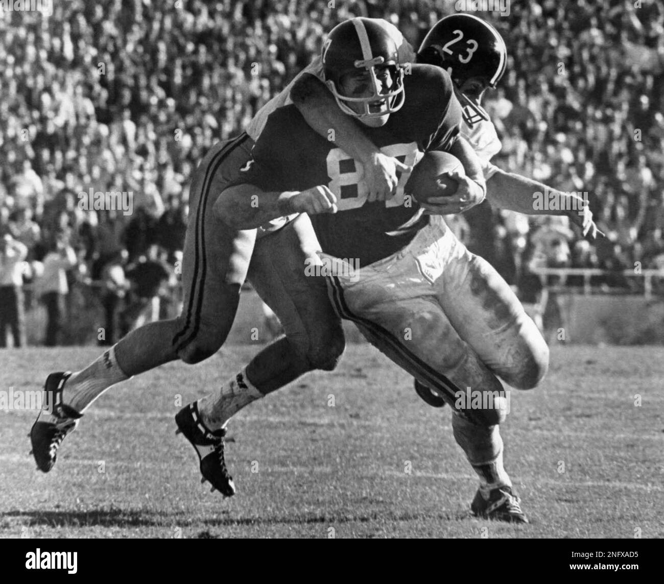 Alabama end Hunter Husband (87) takes an Alabama pass for 4-yards as ...