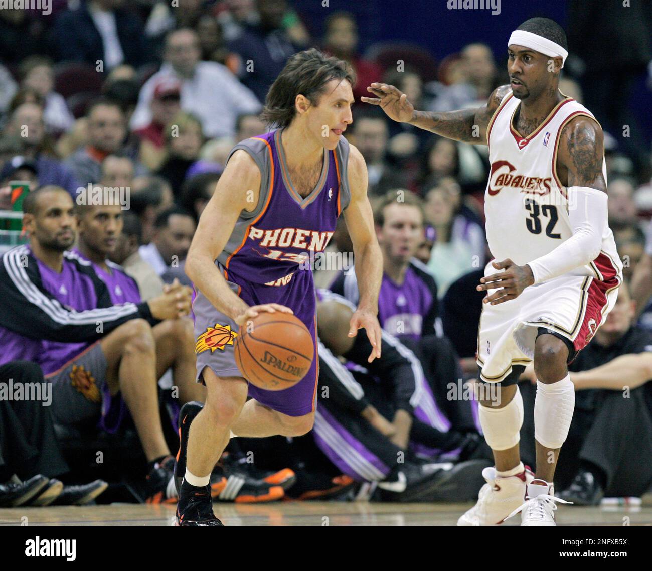 Phoenix Suns' Steve Nash dribbles against Cleveland Cavaliers' Larry ...