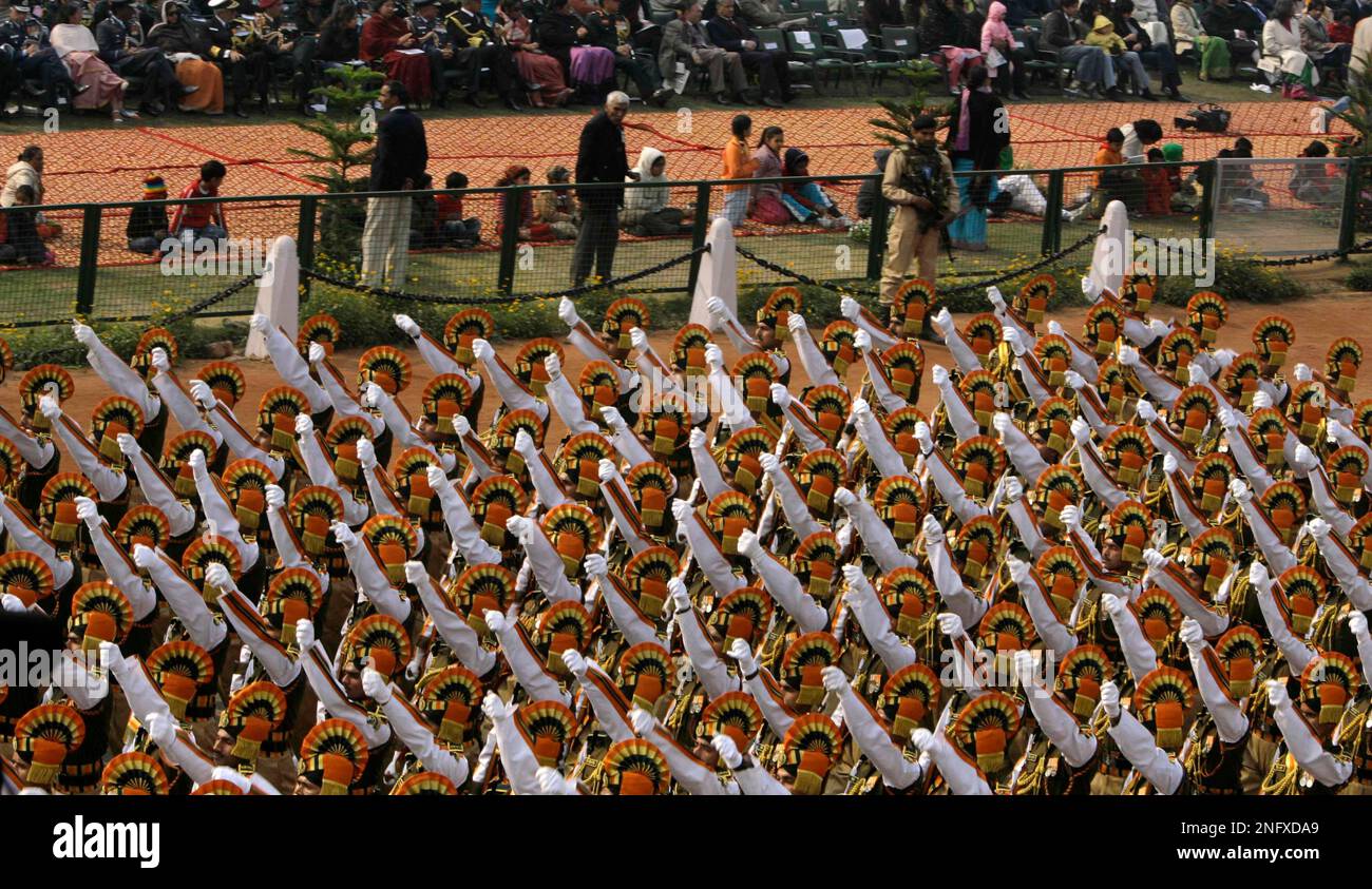 Indian Para-military soldiers march past during 59th Republic Day ...