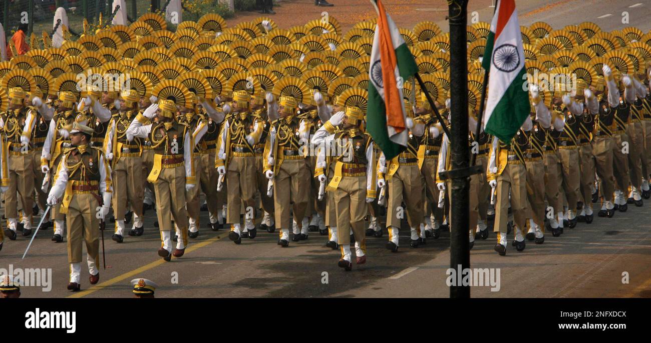Indian Para-military soldiers march past during 59th Republic Day ...