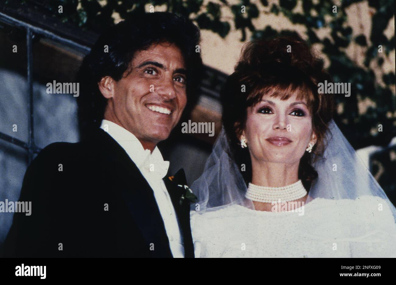 Dr. Harry Glassman looks at his wife, "Dallas" star U.S. American ...