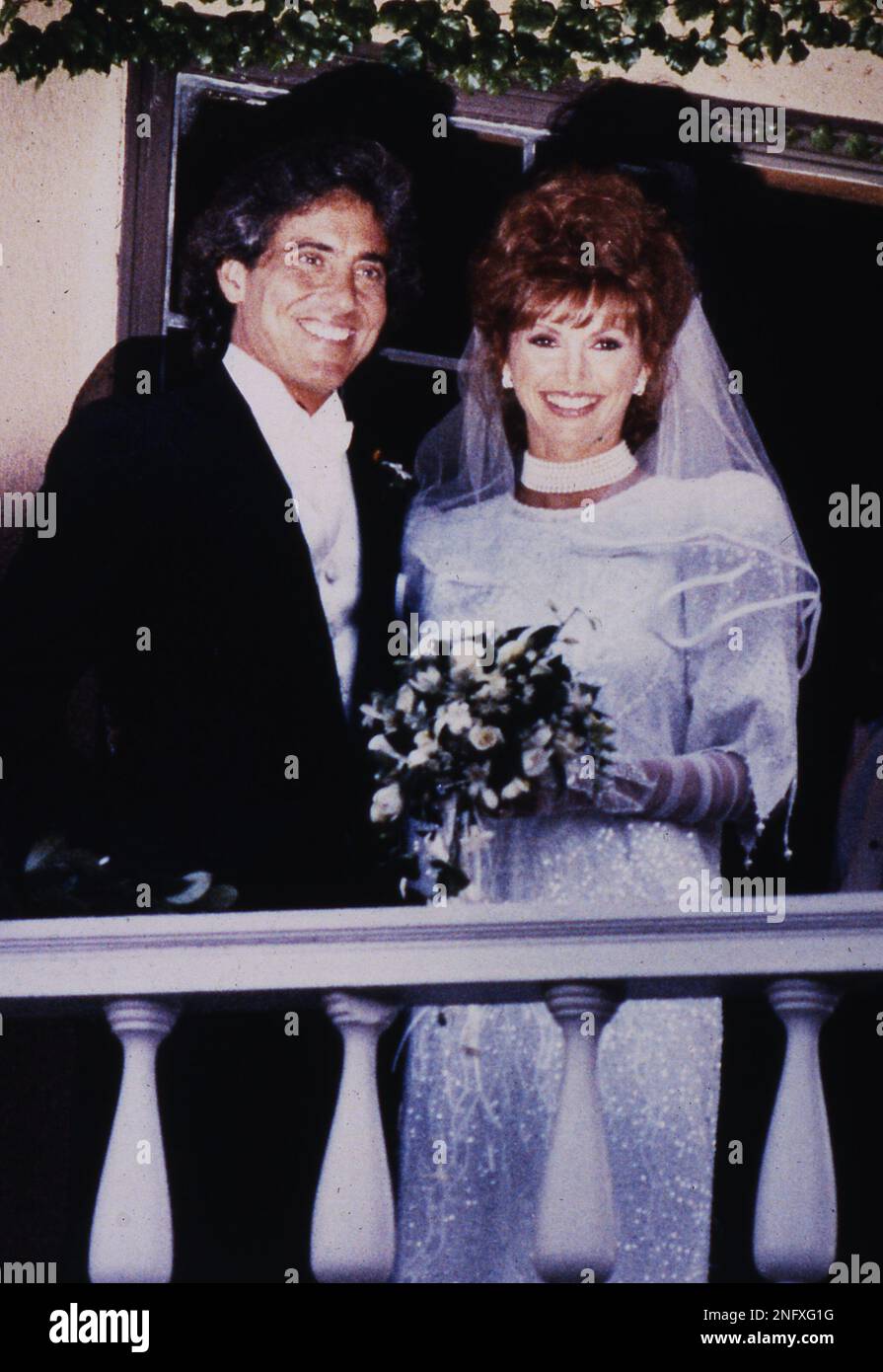 Dr. Harry Glassman looks at his wife, "Dallas" star U.S. American ...