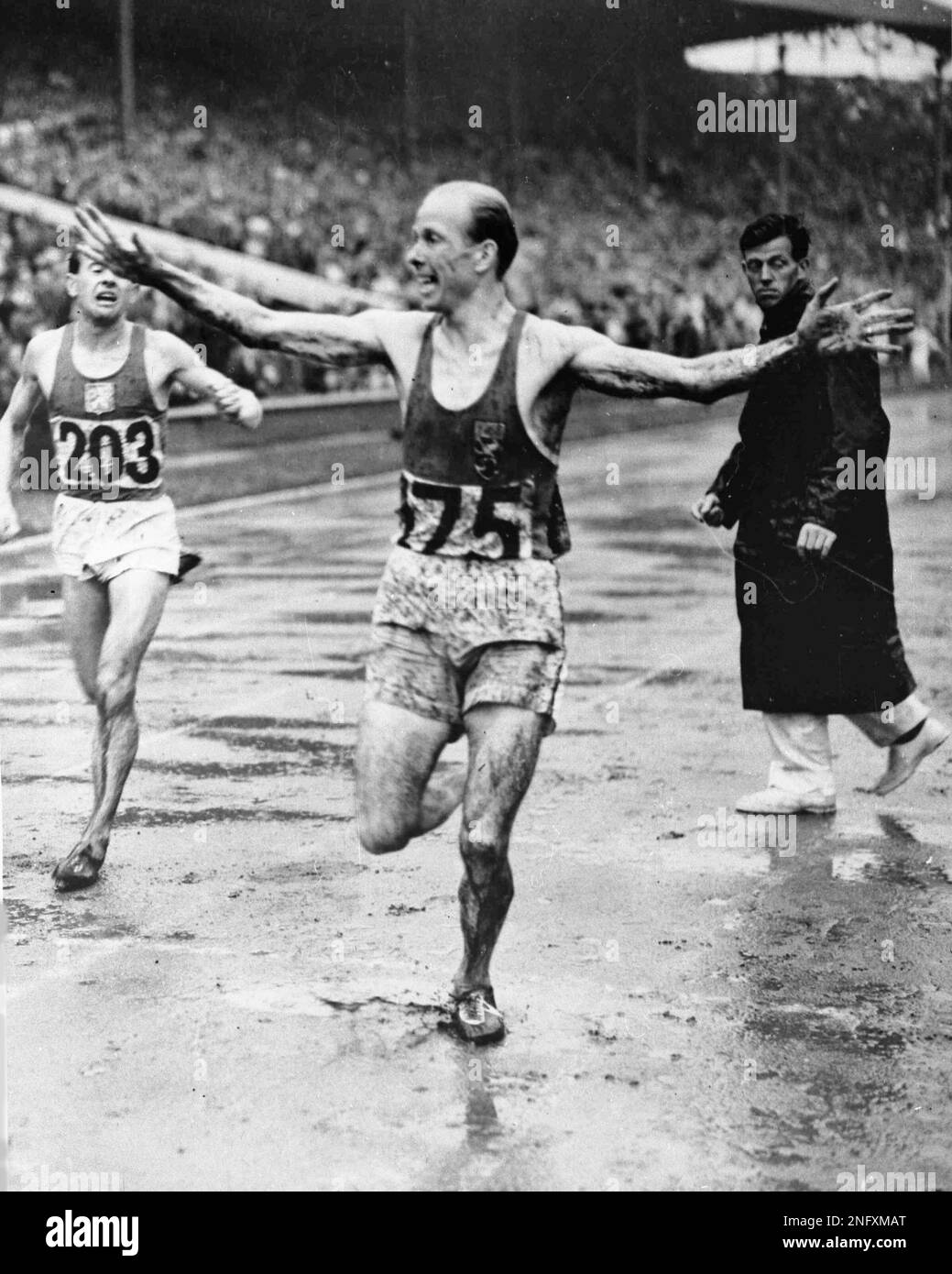 Belgium's Gaston Reiff wins the men's 5,000-metres Olympic Games Final ...