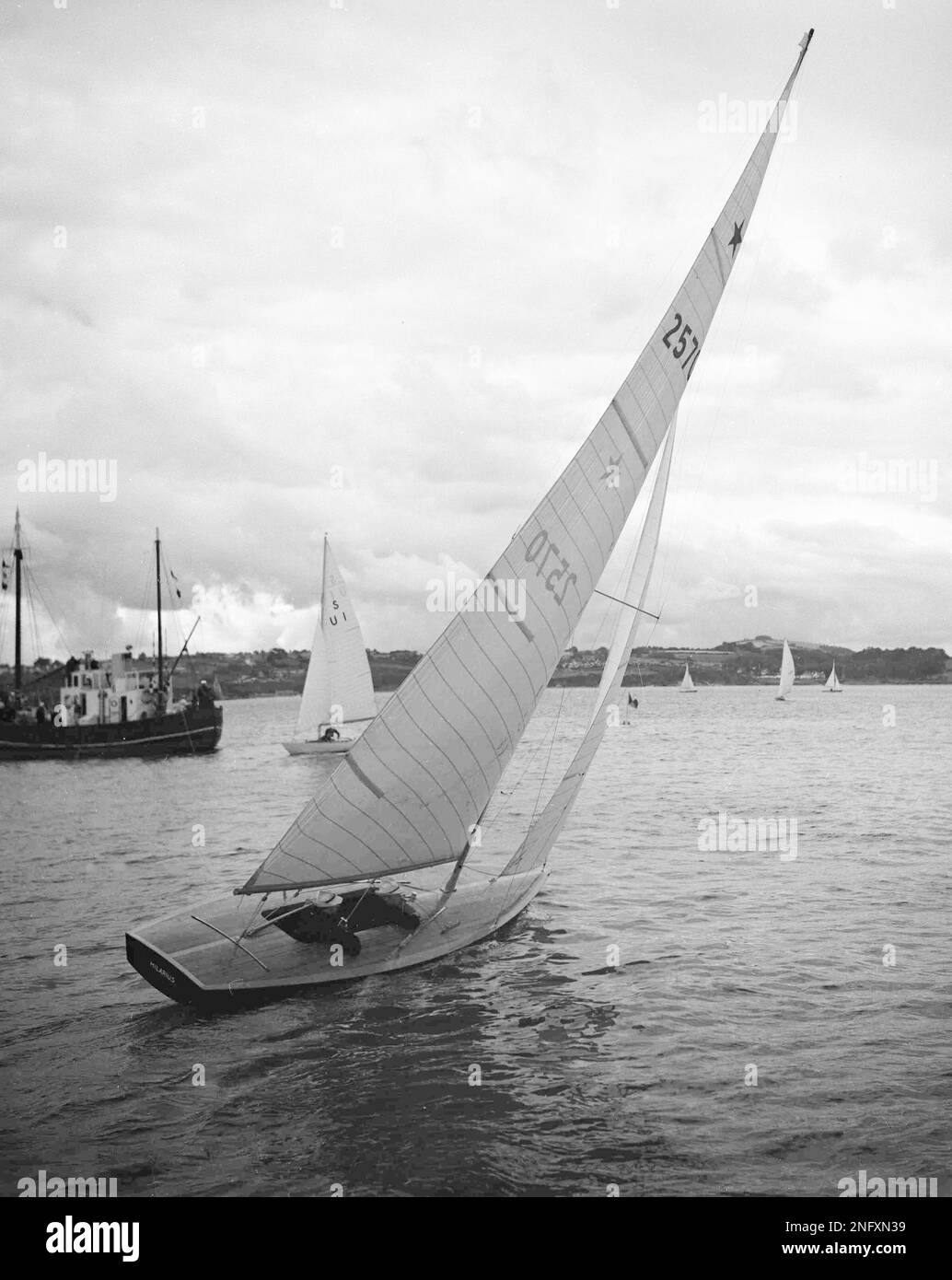 America's Hilary Smart and his father Paul Smart sail their boat ...