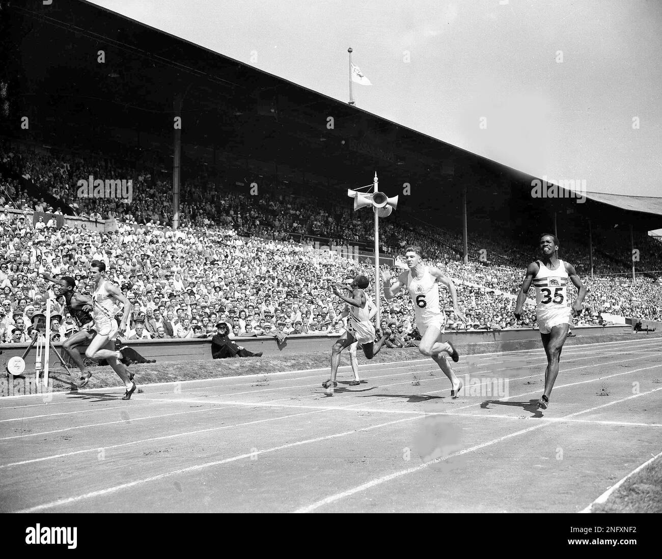 American athlete Mel Patton,second from left, wins the 100-metre ...