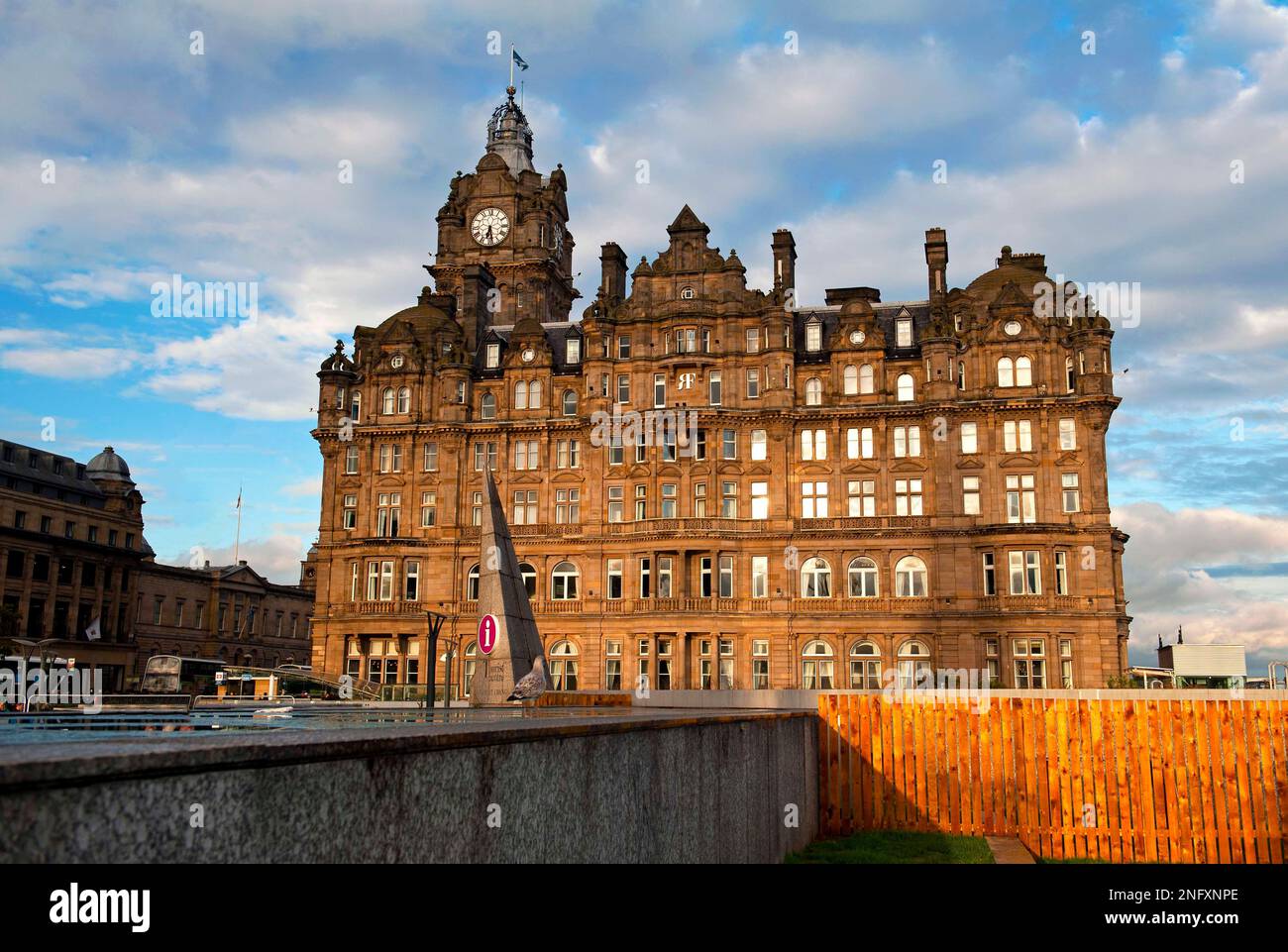 Edinburgh university dome hi-res stock photography and images - Alamy