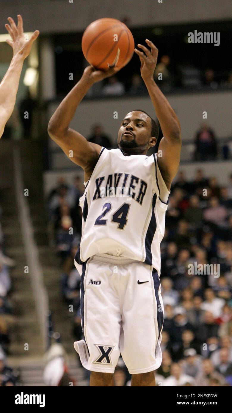 Xavier guard Drew Lavender shoots against St. Bonaventure in a college ...