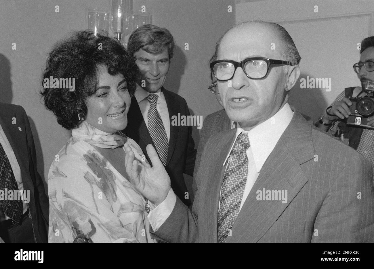 Israeli Prime Minister Menachem Begin embraces actress Elizabeth Taylor ...
