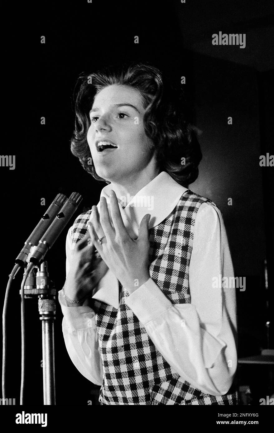 American singer Peggy March, of Lansdale, Pa., sings Passo su Passo ...