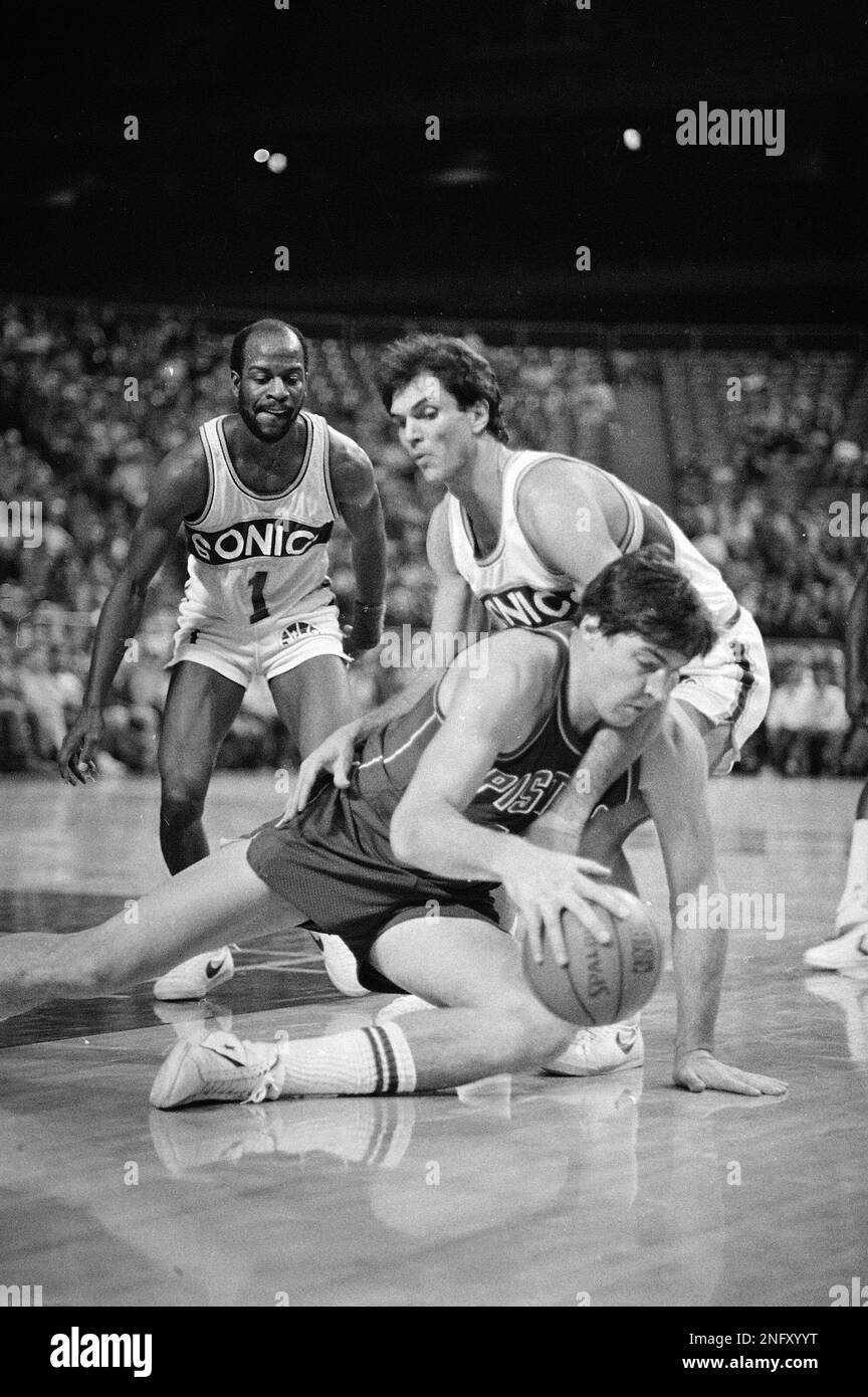 Detroit Pistons' Bill Laimbeer, foreground, and Seattle SuperSonics ...