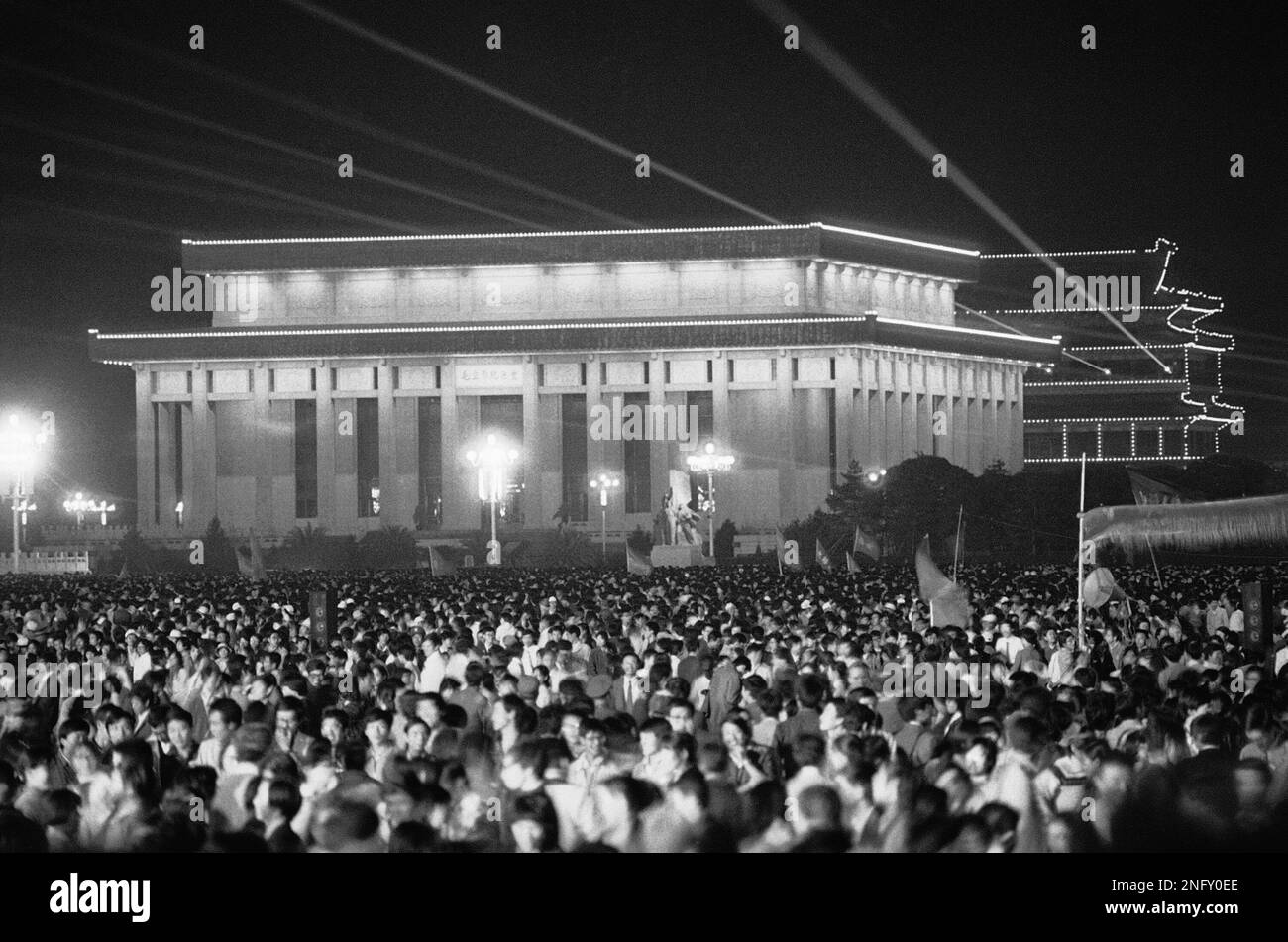 An estimated million Chinese dance near the Mao Tse-Tung mausoleum ...