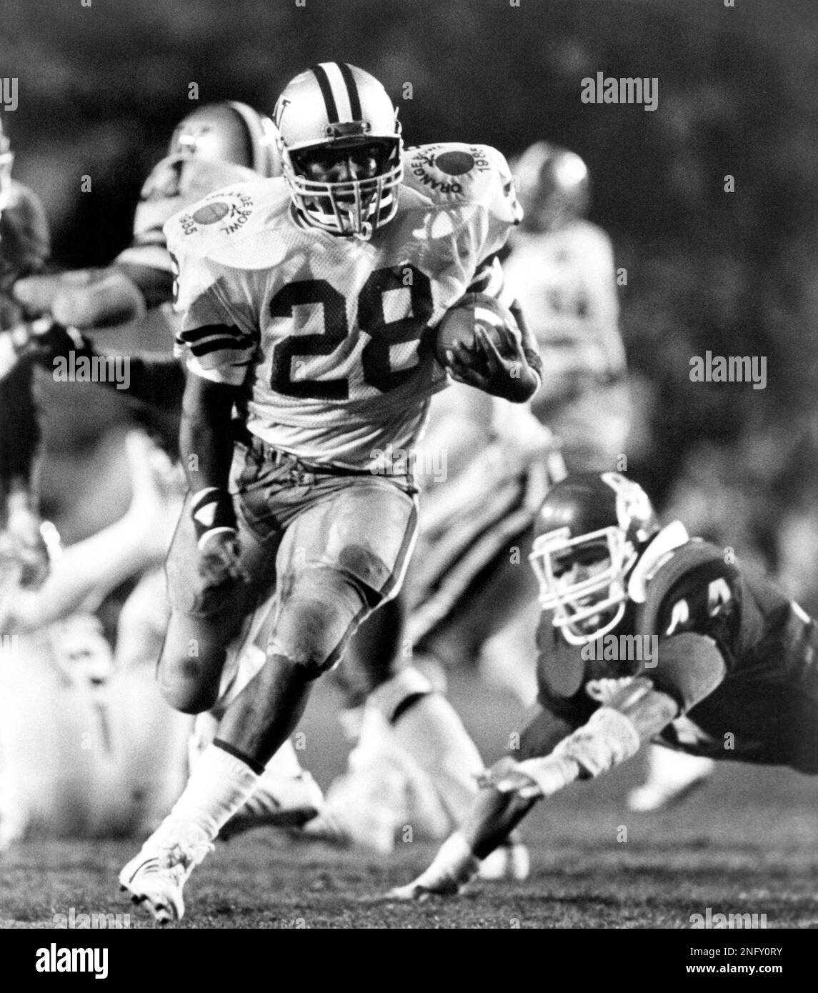 Washington's tailback Jacque Robinson (28) breaks the Oklahoma defense ...