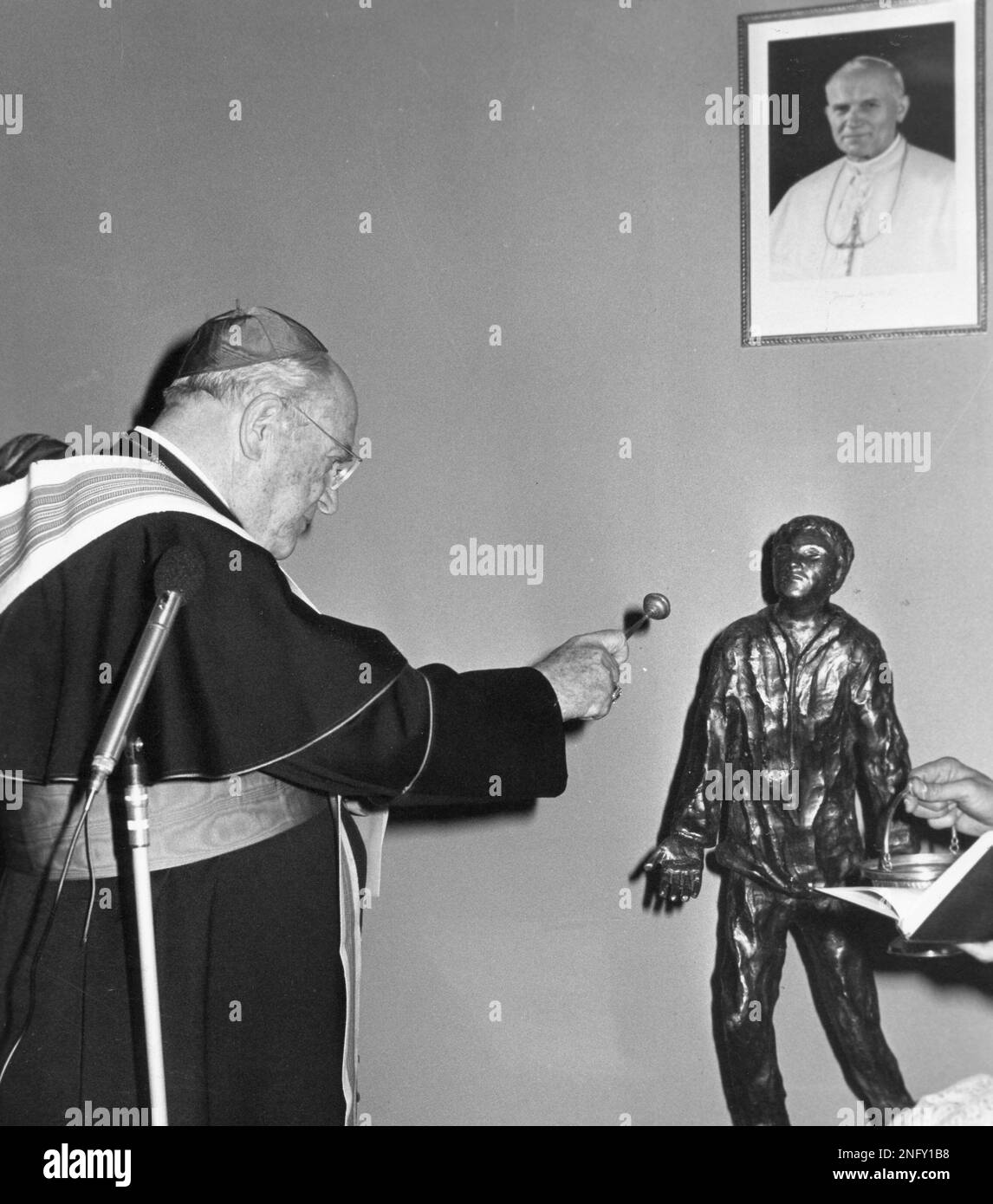 Cardinal Sebastiano Baggio blessing the statue of Philippine first ...