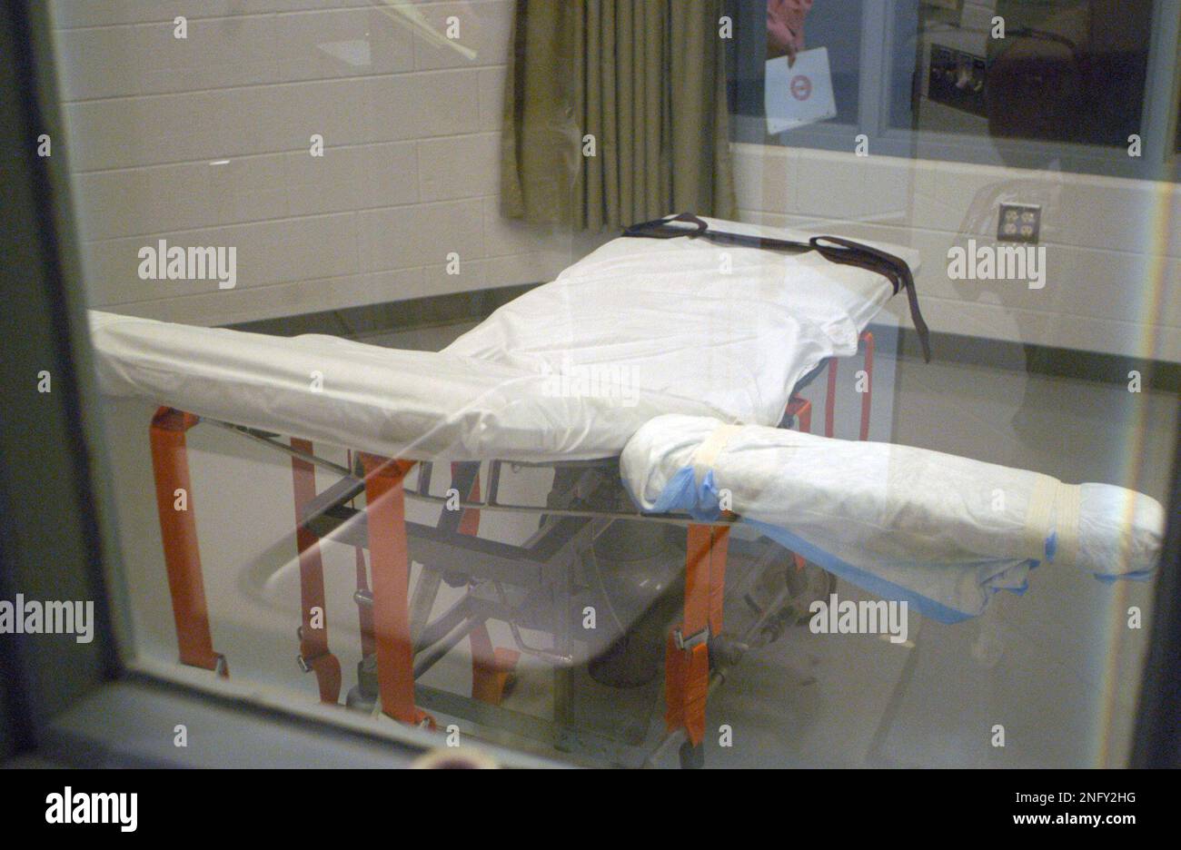 The Kentucky State Penitentiary execution chamber at the Eddyville, Ky ...