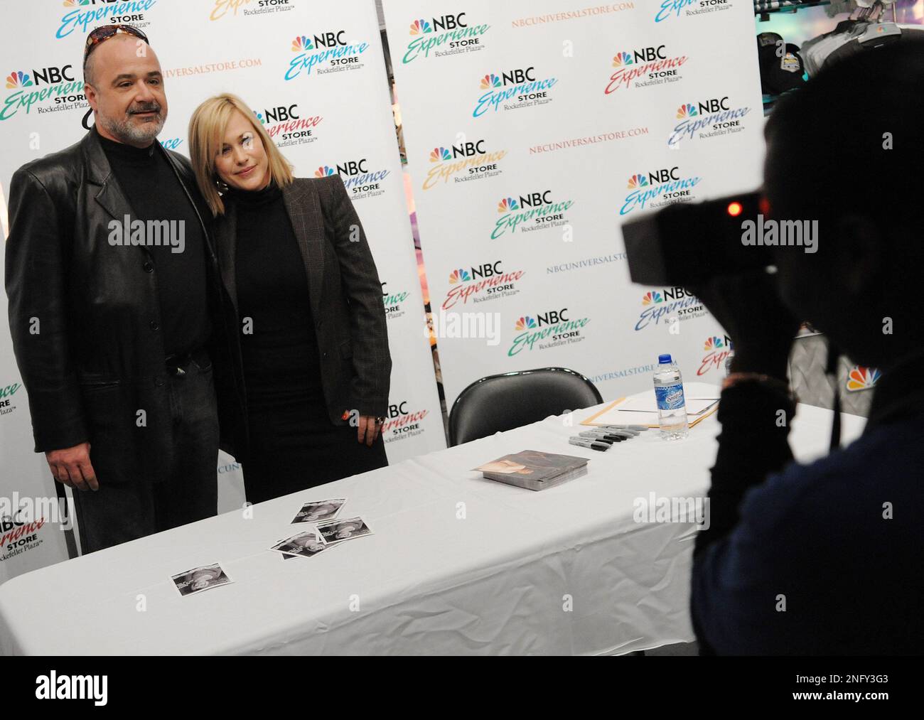 Actress Patricia Arquette makes an appearance to sign autographs and ...