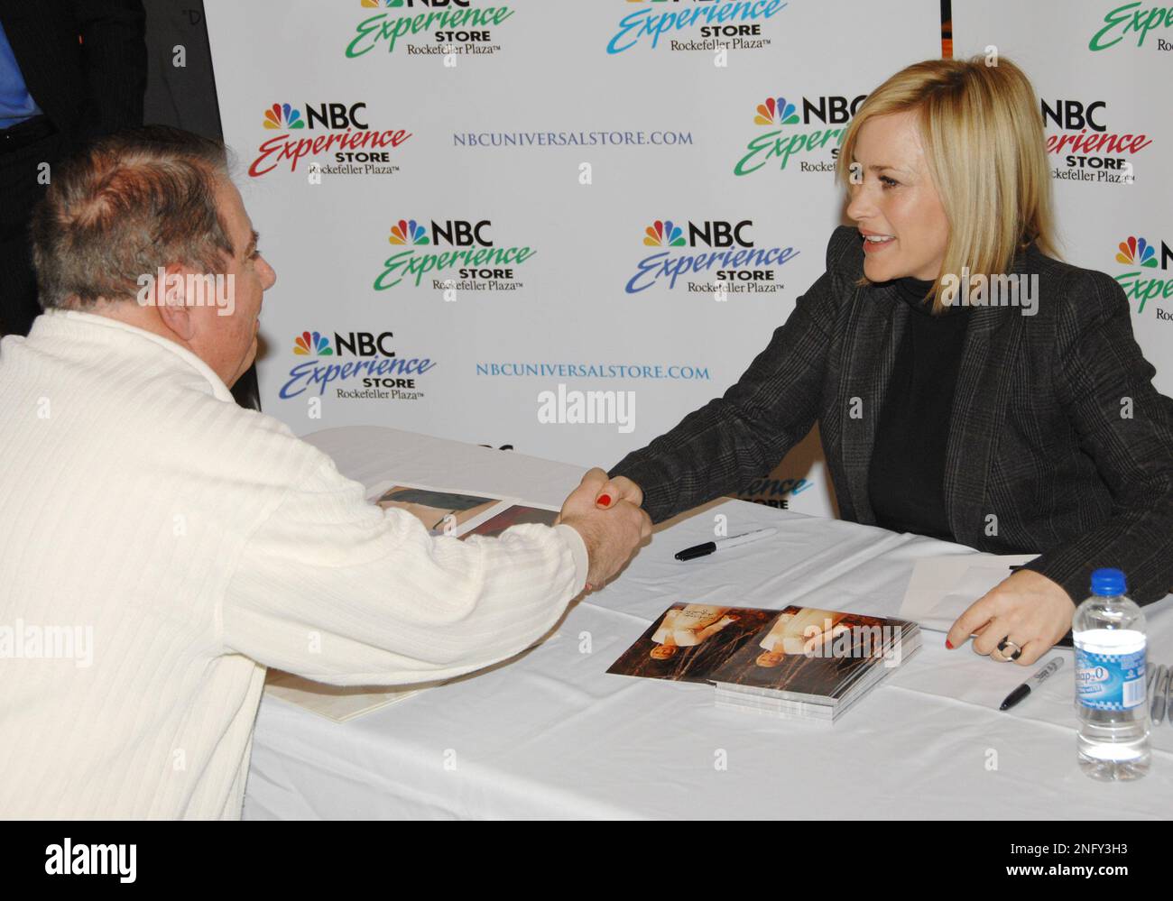 Actress Patricia Arquette makes an appearance to sign autographs and ...
