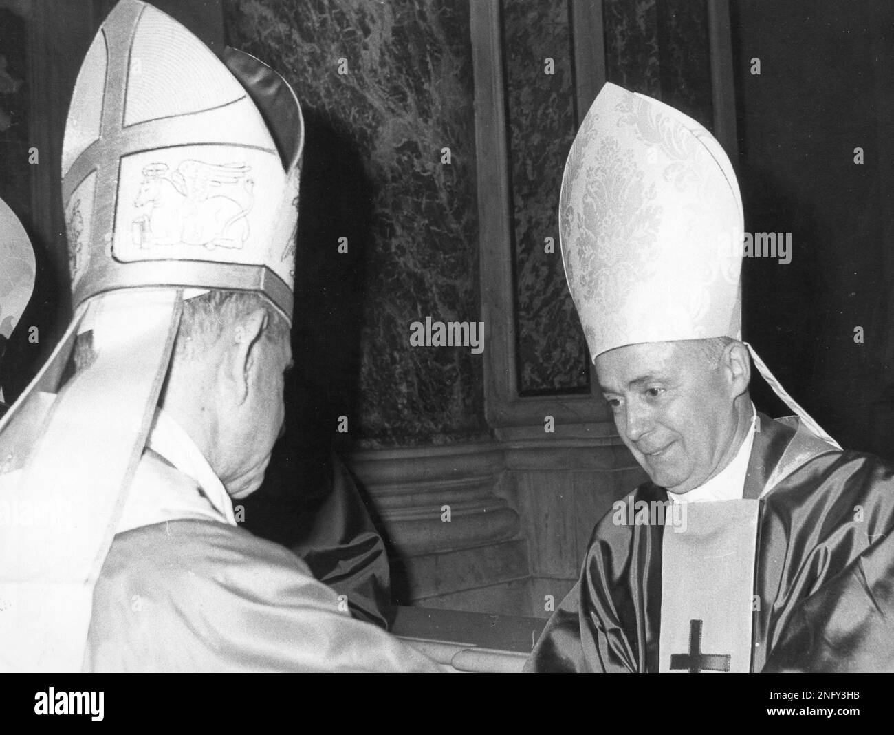 Pope Paul VI talks to Giovanni Cardinal Benelli, Archbishop of Florence ...