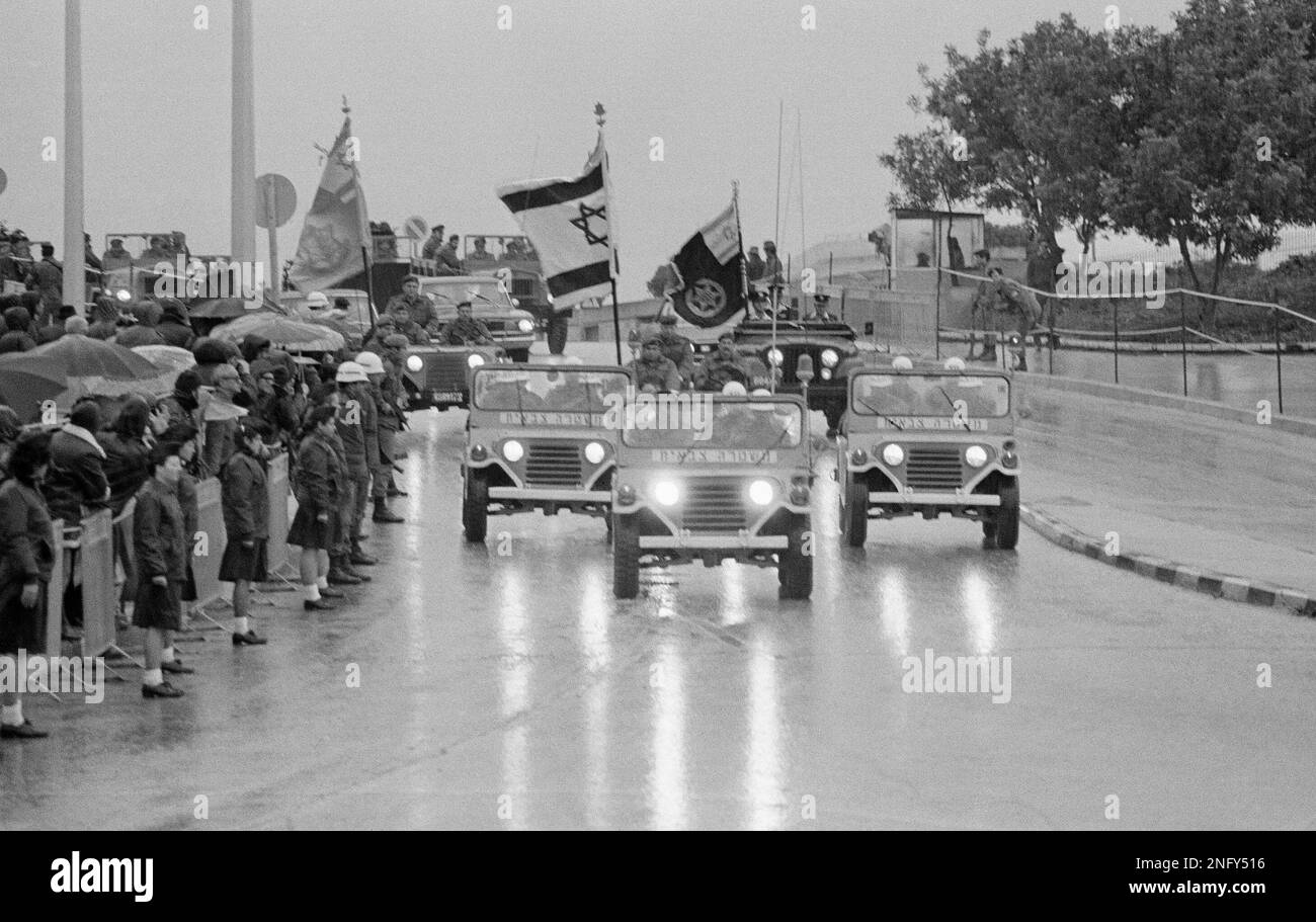 The funeral procession of the body of Golda Meir, December 1978, as it ...