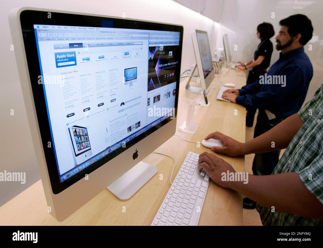 Customers use Apple iMacs at an Apple store in Palo Alto, Calif ...