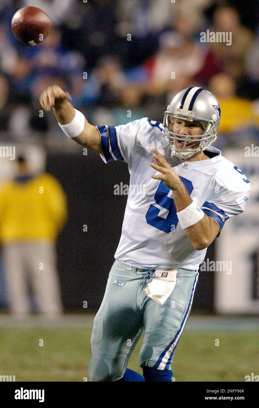 Dallas Cowboys' Tony Romo (9) throws a pass during an NFL football game ...