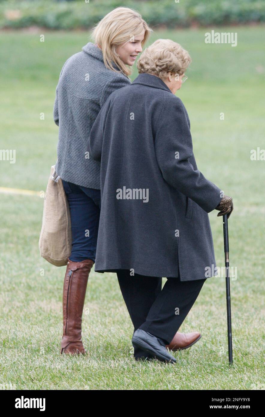 Jenna Bush, daughter of President Bush, walks with her grandmother ...