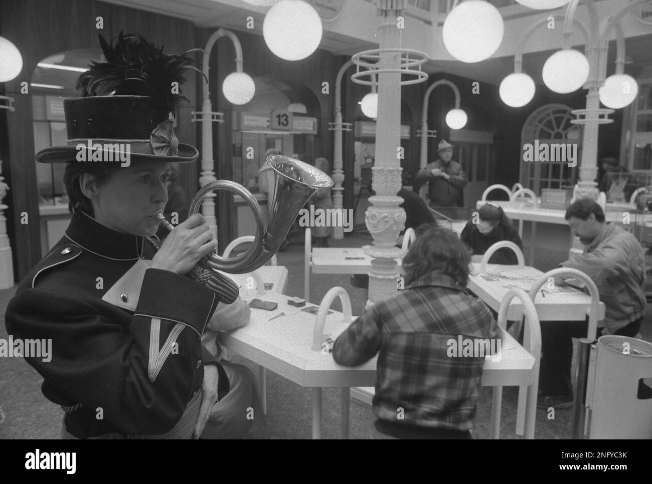 Christiane Hamel blows an old horn the "Postillon" at the branch office ...