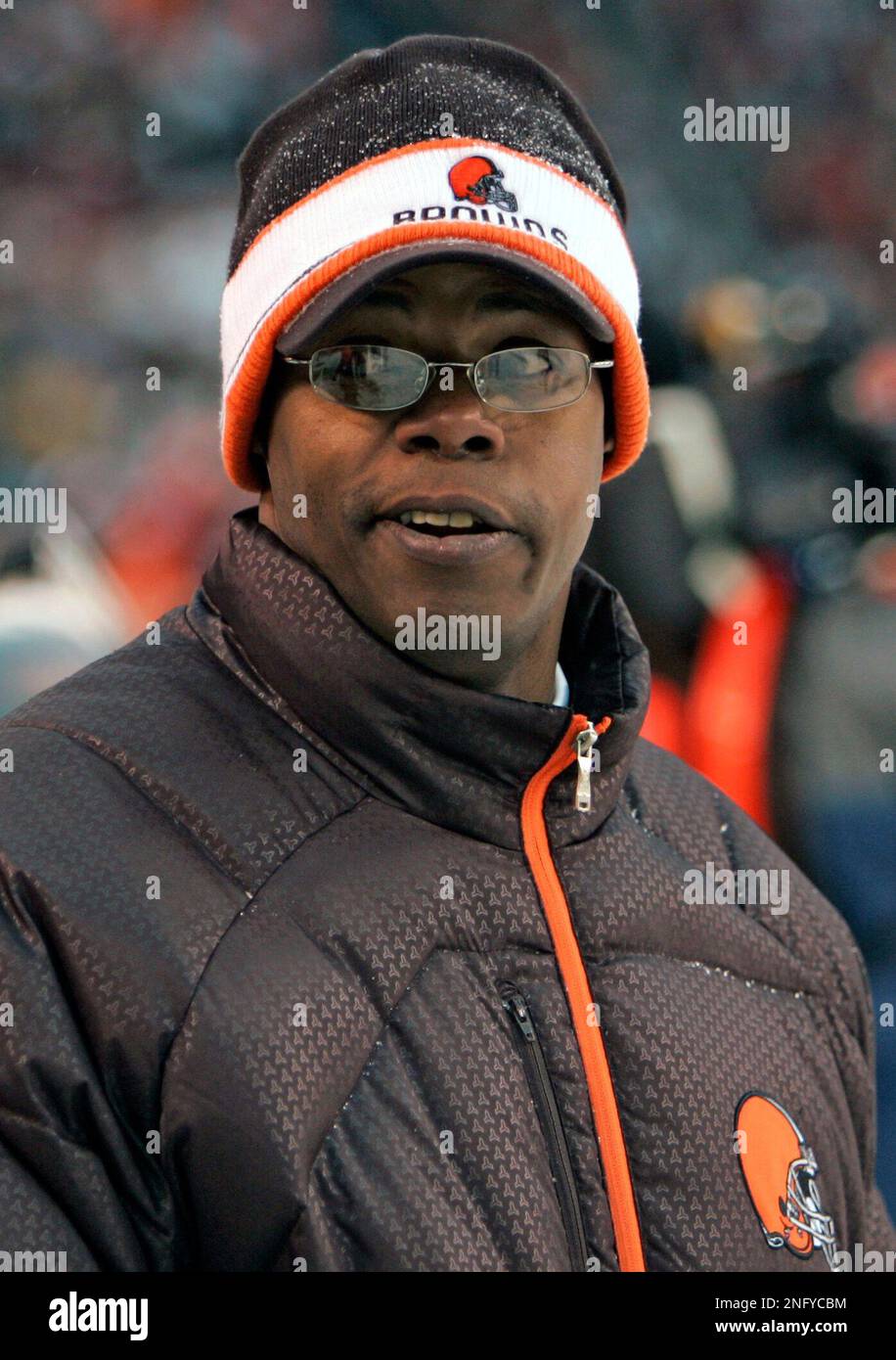Former Cleveland Browns running back Kevin Mack watches from the ...