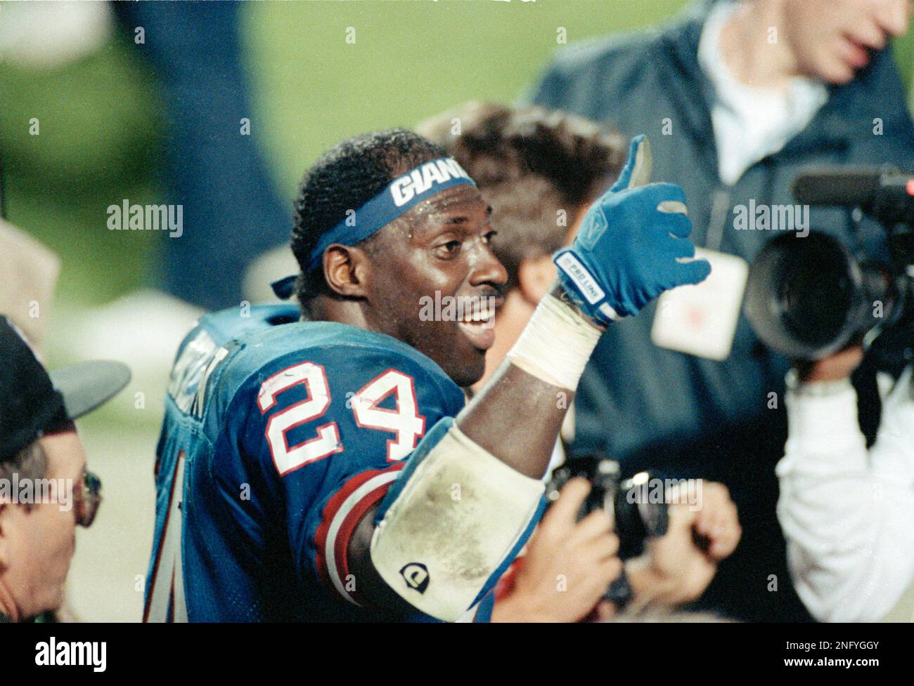 New York Giant runningback Ottis Anderson gives the thumb up sign ...